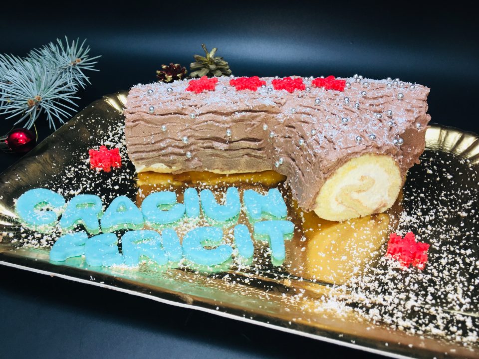 Tort Buturuga de Craciun sau Bûche de Noël - Ciocolata cu Zambete