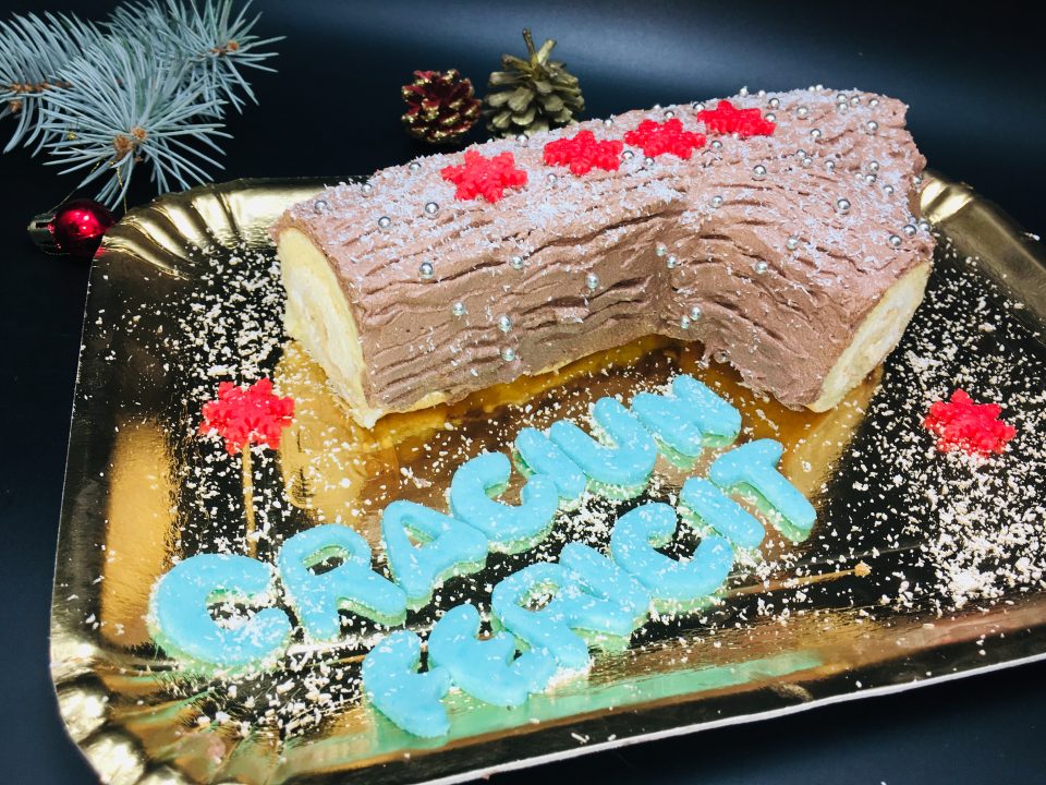 Tort Buturuga de Craciun sau Bûche de Noël - Ciocolata cu Zambete