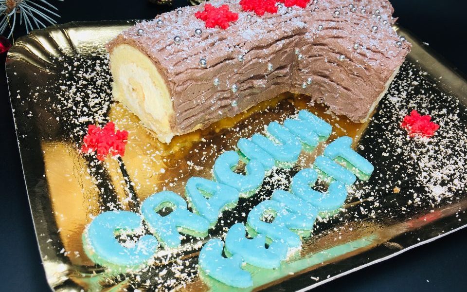 Tort Buturuga de Craciun sau Bûche de Noël - Ciocolata cu Zambete