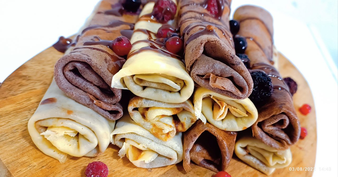 Clatite pufoase cu ciocolata - Ciocolata cu Zambete