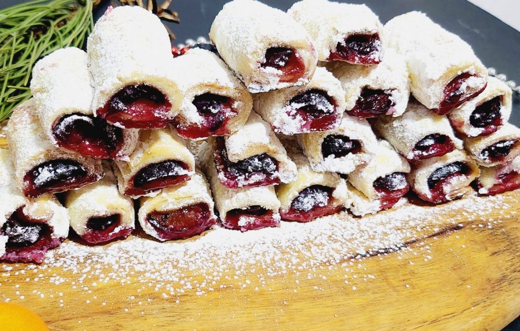 Cornulete cu untura si visine congelate - Ciocolata cu Zambete