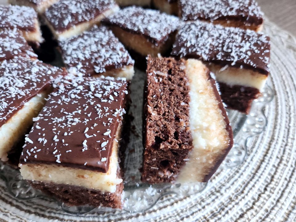 Prajitura Bounty cu nuca de cocos - Ciocolata cu Zambete