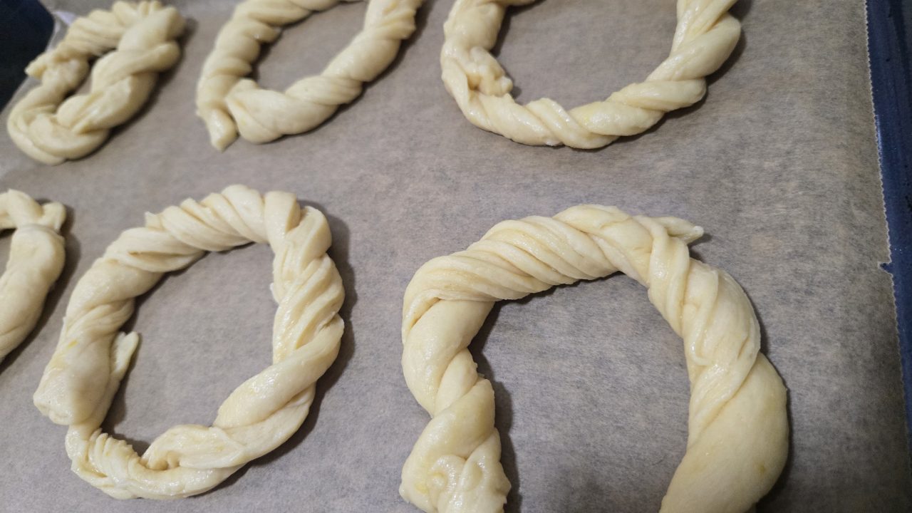 Covrigi Polonezi cu miere - Ciocolata cu Zambete